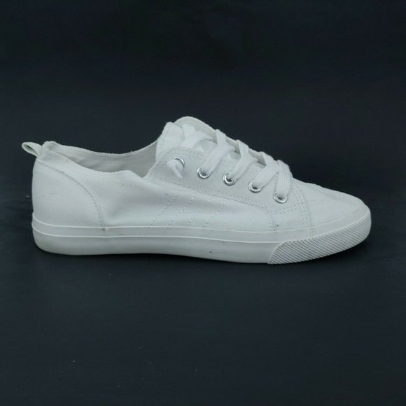 Maurice | Shoes | Maurices Womens Betsy Canvas Lace Up Sneakers Low Top ...